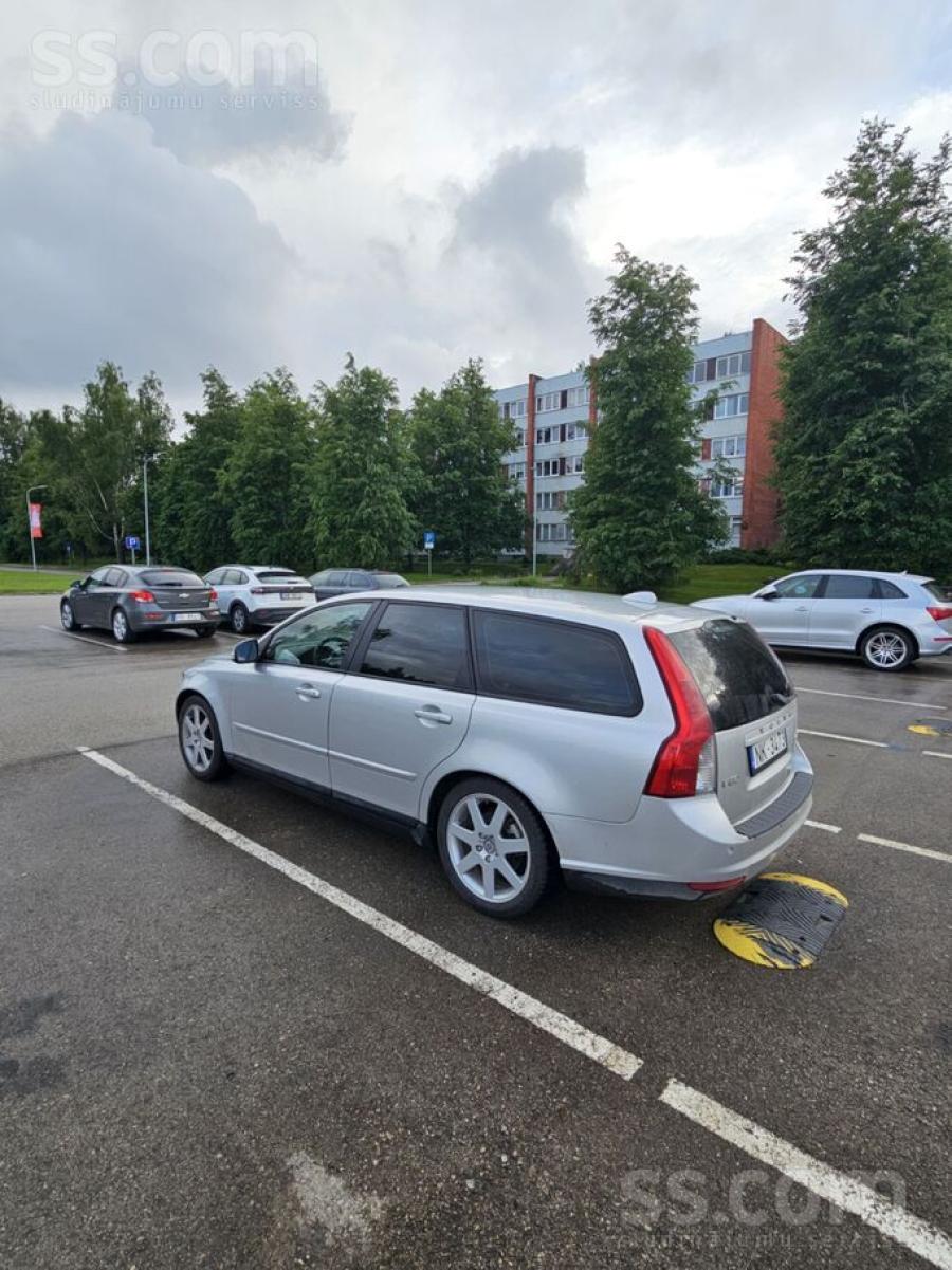 Pelēks Volvo V50 2010 Rīga, ar dzinēja tilpumu 1.60 L un nobraukumu 327 tūkst. km par 2200 €, foto 5 vietnē AUTOMOTO.COM.LV