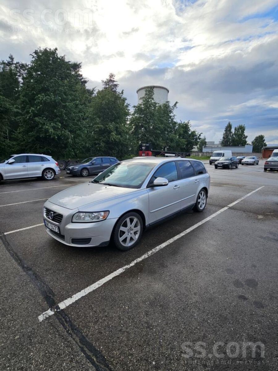 Pelēks Volvo V50 2010 Rīga, ar dzinēja tilpumu 1.60 L un nobraukumu 327 tūkst. km par 2200 €, foto 6 vietnē AUTOMOTO.COM.LV