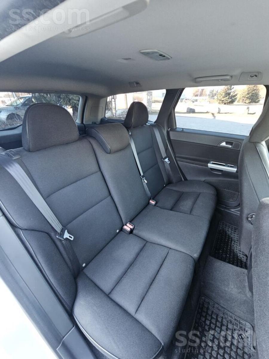 Pelēks Volvo V50 2010 Rīga, ar dzinēja tilpumu 1.60 L un nobraukumu 327 tūkst. km par 2200 €, foto 9 vietnē AUTOMOTO.COM.LV