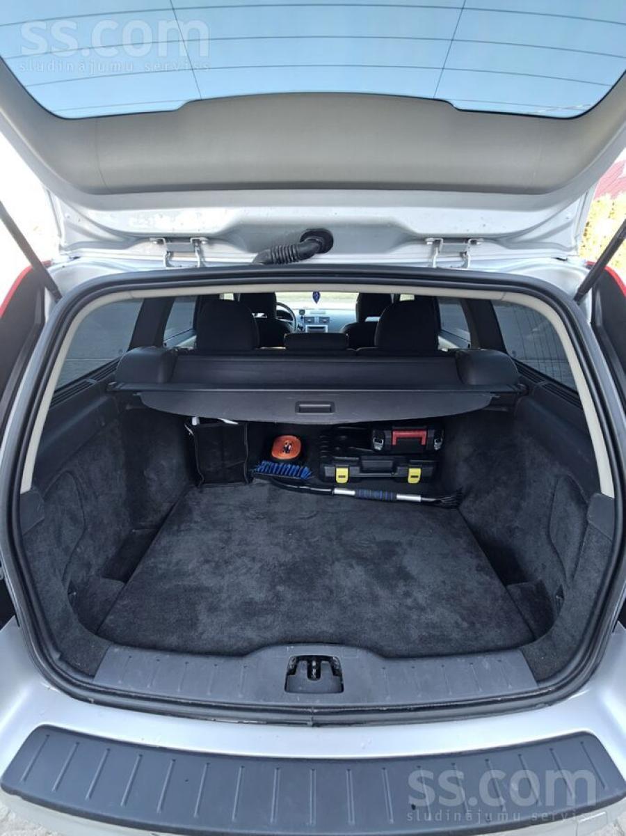 Pelēks Volvo V50 2010 Rīga, ar dzinēja tilpumu 1.60 L un nobraukumu 327 tūkst. km par 2200 €, foto 10 vietnē AUTOMOTO.COM.LV