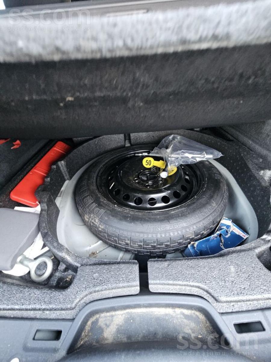 Pelēks Volvo V50 2010 Rīga, ar dzinēja tilpumu 1.60 L un nobraukumu 327 tūkst. km par 2200 €, foto 11 vietnē AUTOMOTO.COM.LV