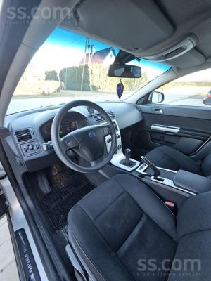 Pelēks Volvo V50 2010 Rīga, ar dzinēja tilpumu 1.60 L un nobraukumu 327 tūkst. km par 2200 €, foto 12 vietnē AUTOMOTO.COM.LV