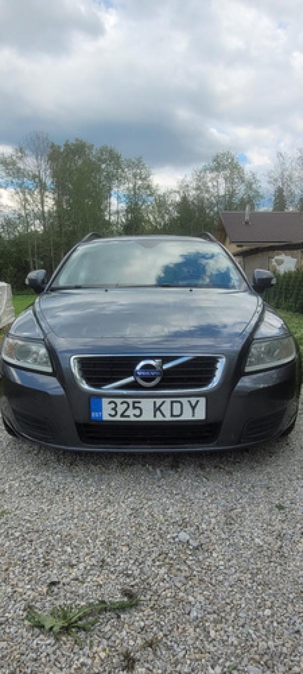 Grey Volvo V50 2010 in Tallinn, with an engine capacity of 1.60 L and mileage of 357 thousand km for 3750 €, photo 1 on AUTOMOTO.COM.LV