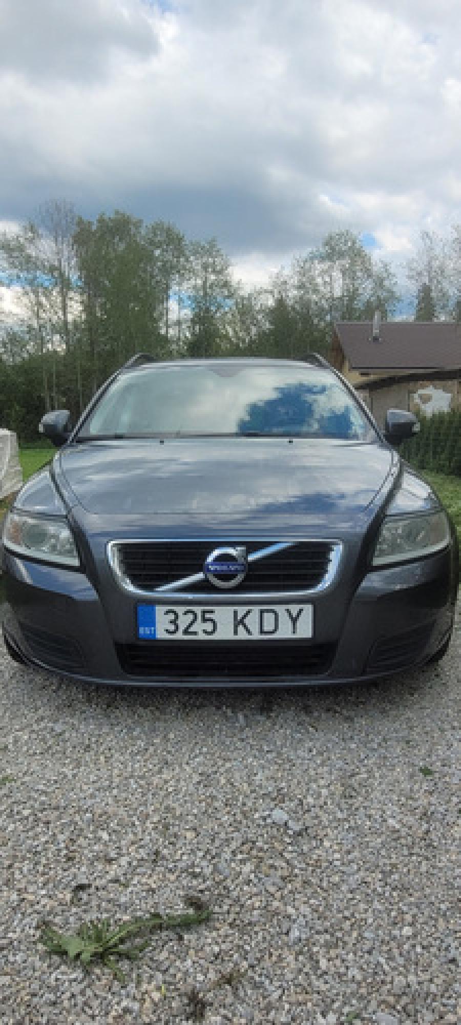 Pelēks Volvo V50 2010 Tallina, ar dzinēja tilpumu 1.60 L un nobraukumu 357 tūkst. km par 3750 €, foto 1 vietnē AUTOMOTO.COM.LV