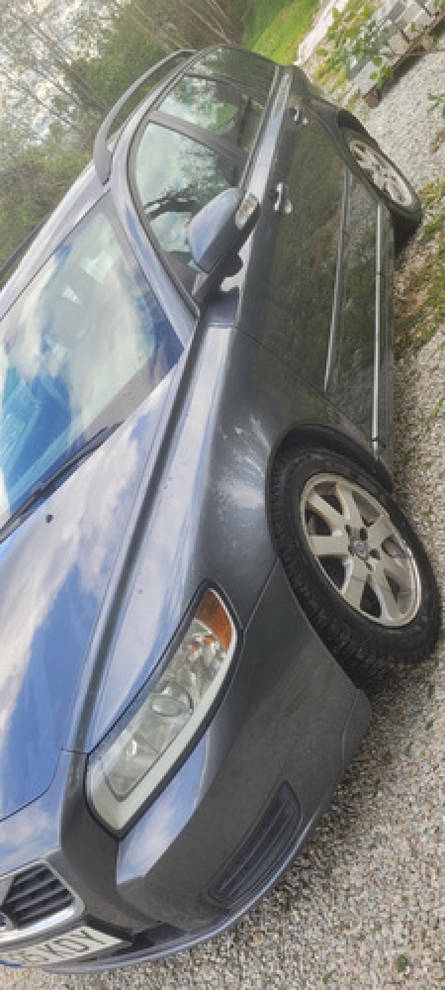 Pelēks Volvo V50 2010 Tallina, ar dzinēja tilpumu 1.60 L un nobraukumu 357 tūkst. km par 3750 €, foto 5 vietnē AUTOMOTO.COM.LV