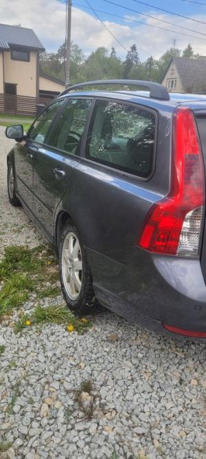 Pelēks Volvo V50 2010 Tallina, ar dzinēja tilpumu 1.60 L un nobraukumu 357 tūkst. km par 3750 €, foto 13 vietnē AUTOMOTO.COM.LV