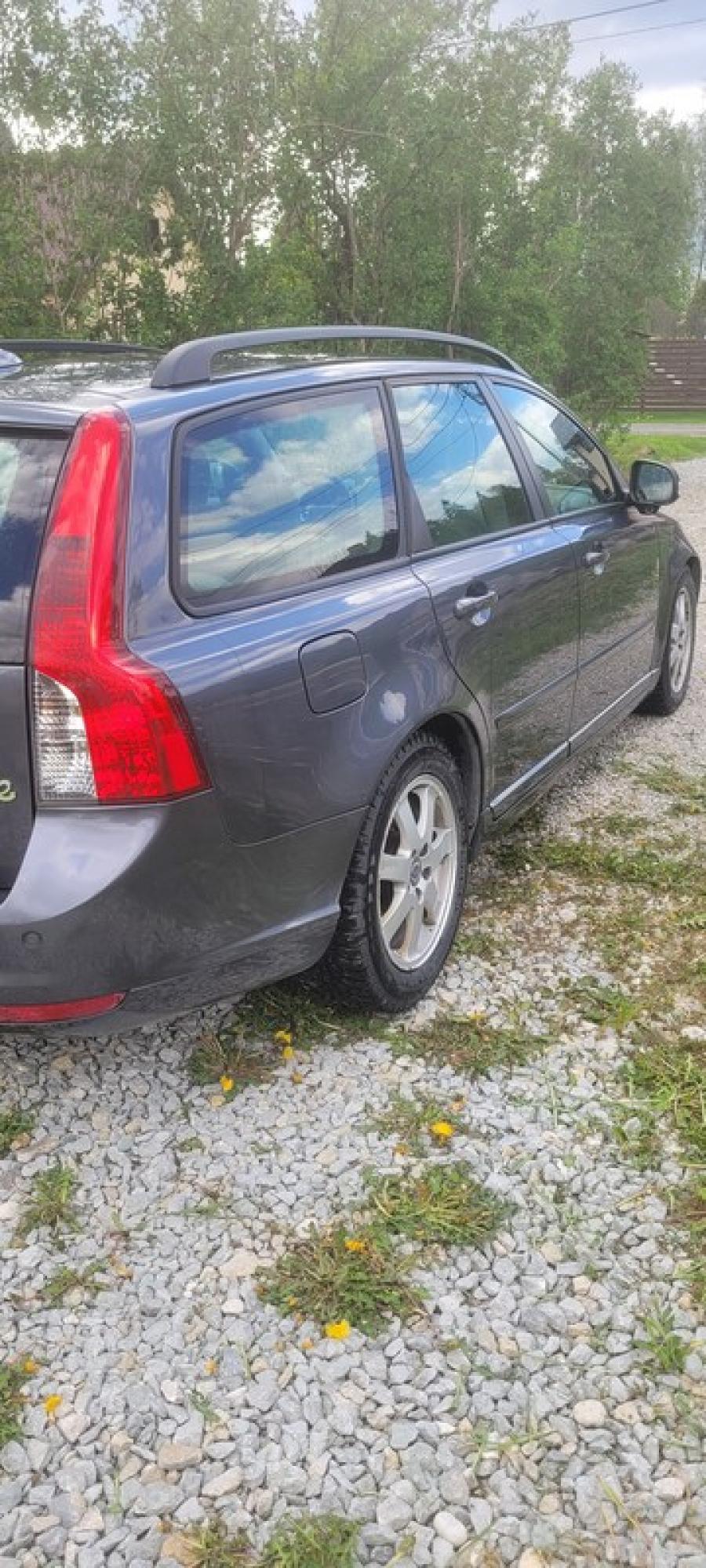 Pelēks Volvo V50 2010 Tallina, ar dzinēja tilpumu 1.60 L un nobraukumu 357 tūkst. km par 3750 €, foto 14 vietnē AUTOMOTO.COM.LV