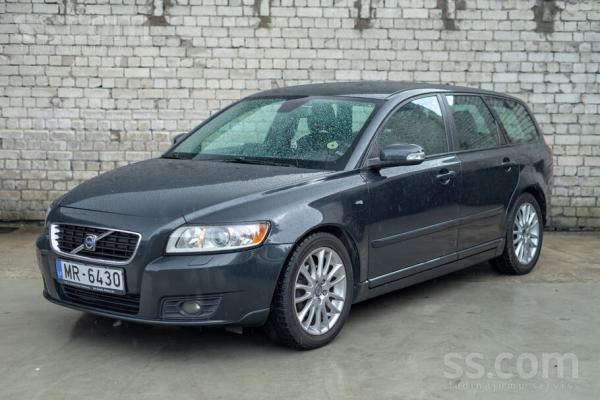 Pelēks Volvo V50 2010 Liepāja, ar dzinēja tilpumu 1.60 L un nobraukumu 380 tūkst. km par 3300 €, foto 1 vietnē AUTOMOTO.COM.LV