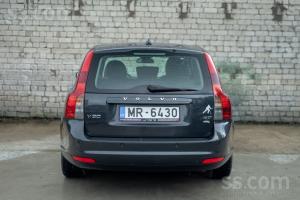 Серый Вольво В50 2010 в Лиепая, объемом двигателя 1.60 л и пробегом 380 тыс. км за 3300 €, фото 4 на AUTOMOTO.COM.LV