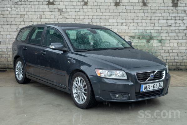 Pelēks Volvo V50 2010 Liepāja, ar dzinēja tilpumu 1.60 L un nobraukumu 380 tūkst. km par 3300 €, foto 5 vietnē AUTOMOTO.COM.LV