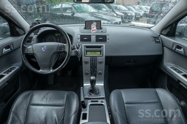 Pelēks Volvo V50 2010 Liepāja, ar dzinēja tilpumu 1.60 L un nobraukumu 380 tūkst. km par 3300 €, foto 7 vietnē AUTOMOTO.COM.LV