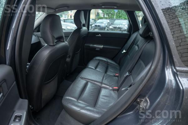 Pelēks Volvo V50 2010 Liepāja, ar dzinēja tilpumu 1.60 L un nobraukumu 380 tūkst. km par 3300 €, foto 10 vietnē AUTOMOTO.COM.LV