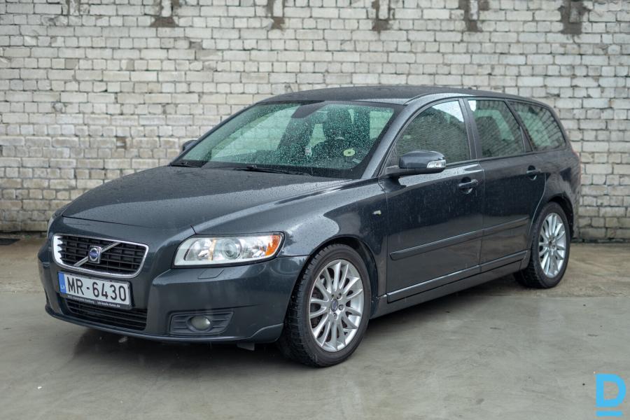 Pelēks Volvo V50 2010 Liepāja, ar dzinēja tilpumu 1.60 L un nobraukumu 380 tūkst. km par 3300 €, foto 3 vietnē AUTOMOTO.COM.LV