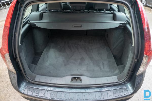 Grey Volvo V50 2010 in Liepaja, with an engine capacity of 1.60 L and mileage of 380 thousand km for 3300 €, photo 7 on AUTOMOTO.COM.LV