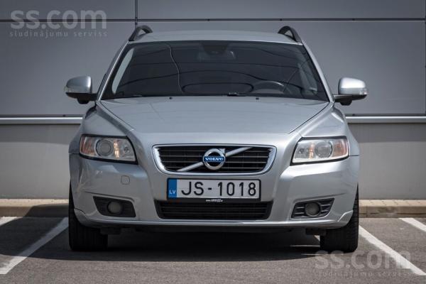 Grey Volvo V50 2010 in Riga, with an engine capacity of 1.60 L and mileage of 322 thousand km for 2990 €, photo 2 on AUTOMOTO.COM.LV