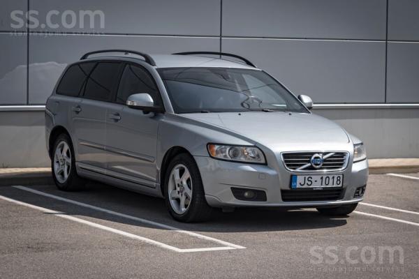 Grey Volvo V50 2010 in Riga, with an engine capacity of 1.60 L and mileage of 322 thousand km for 2990 €, photo 3 on AUTOMOTO.COM.LV