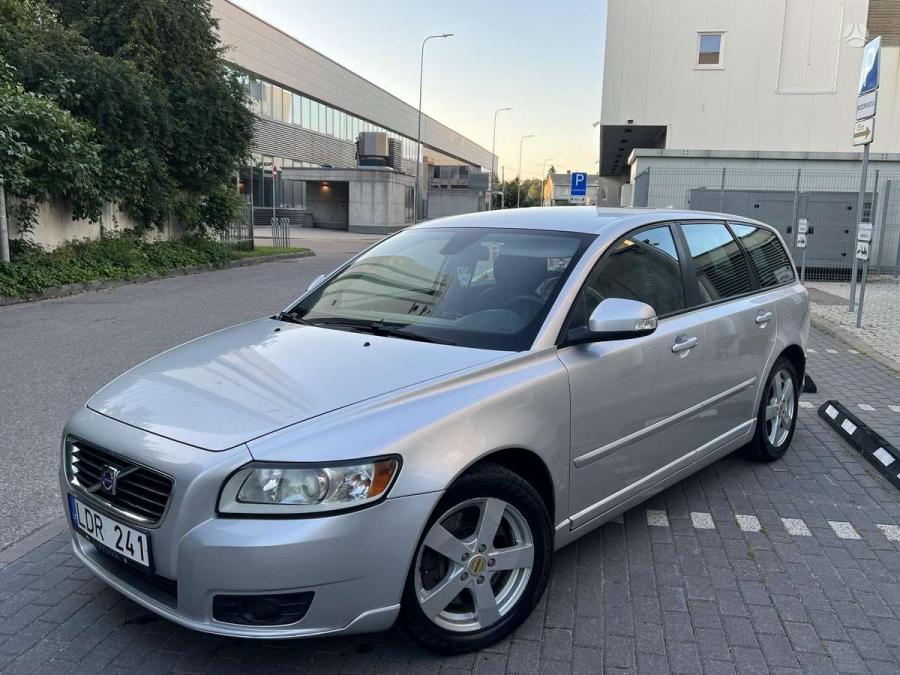 Pelēks Volvo V50 2010 Viļņa, ar dzinēja tilpumu 2.00 L un nobraukumu 340 tūkst. km par 2450 €, foto 1 vietnē AUTOMOTO.COM.LV