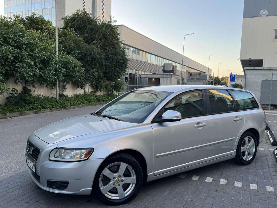 Pelēks Volvo V50 2010 Viļņa, ar dzinēja tilpumu 2.00 L un nobraukumu 340 tūkst. km par 2450 €, foto 4 vietnē AUTOMOTO.COM.LV