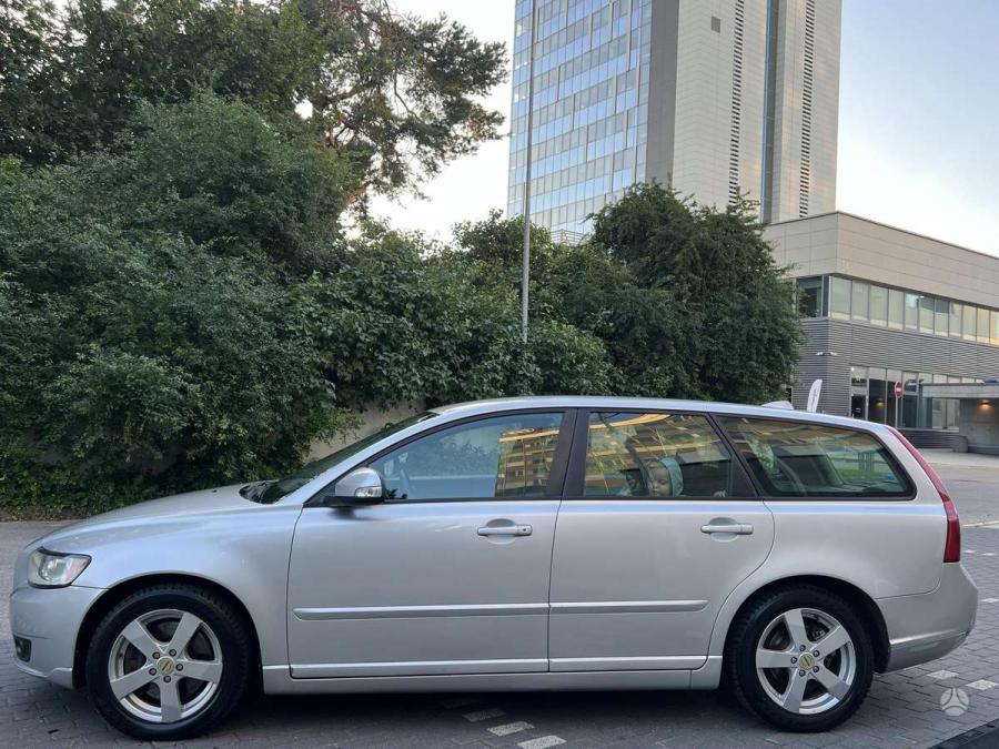 Pelēks Volvo V50 2010 Viļņa, ar dzinēja tilpumu 2.00 L un nobraukumu 340 tūkst. km par 2450 €, foto 5 vietnē AUTOMOTO.COM.LV