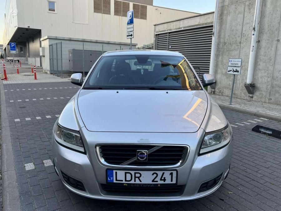 Pelēks Volvo V50 2010 Viļņa, ar dzinēja tilpumu 2.00 L un nobraukumu 340 tūkst. km par 2450 €, foto 14 vietnē AUTOMOTO.COM.LV