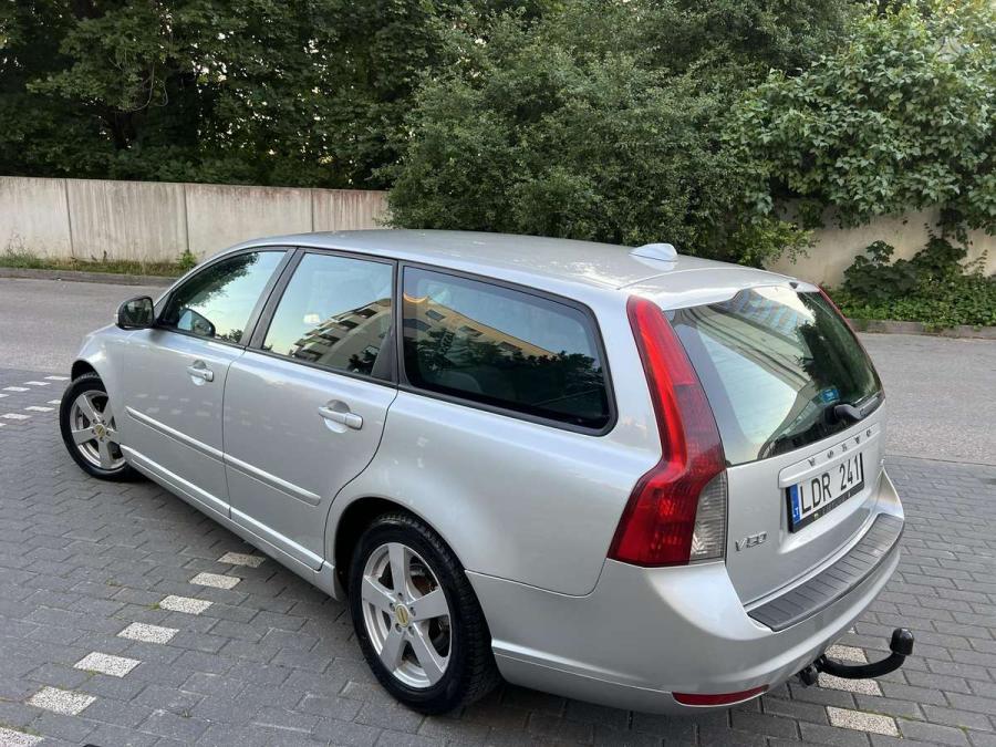 Pelēks Volvo V50 2010 Viļņa, ar dzinēja tilpumu 2.00 L un nobraukumu 340 tūkst. km par 2450 €, foto 16 vietnē AUTOMOTO.COM.LV