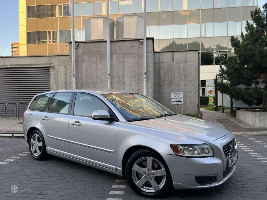 Pelēks Volvo V50 2010 Viļņa, ar dzinēja tilpumu 2.00 L un nobraukumu 340 tūkst. km par 2450 €, foto 17 vietnē AUTOMOTO.COM.LV