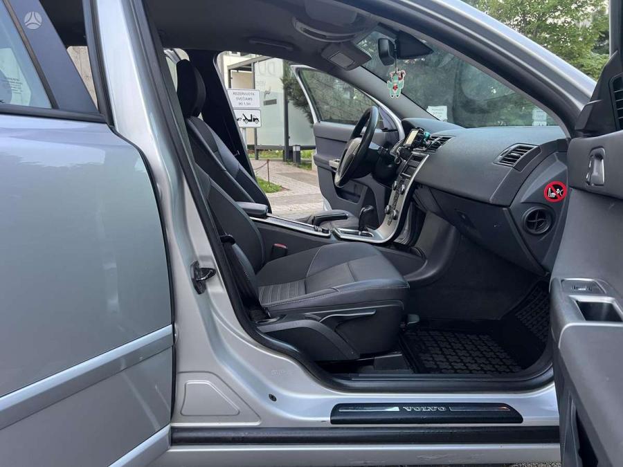 Pelēks Volvo V50 2010 Viļņa, ar dzinēja tilpumu 2.00 L un nobraukumu 340 tūkst. km par 2450 €, foto 27 vietnē AUTOMOTO.COM.LV
