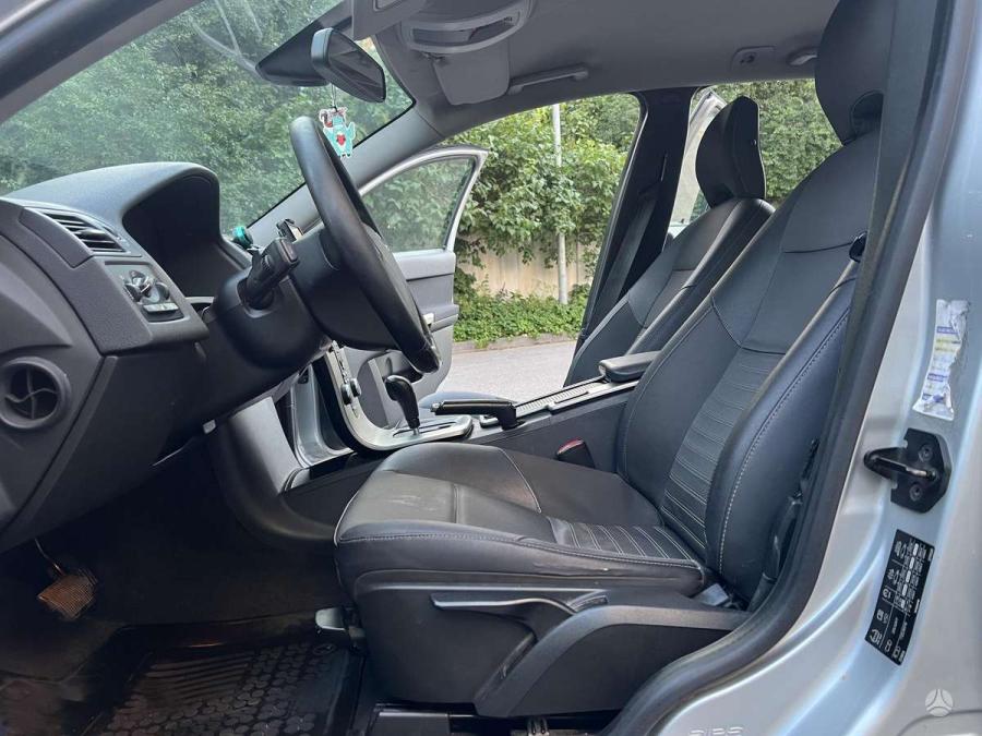 Pelēks Volvo V50 2010 Viļņa, ar dzinēja tilpumu 2.00 L un nobraukumu 340 tūkst. km par 2450 €, foto 29 vietnē AUTOMOTO.COM.LV