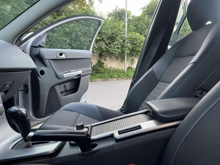 Pelēks Volvo V50 2010 Viļņa, ar dzinēja tilpumu 2.00 L un nobraukumu 340 tūkst. km par 2450 €, foto 32 vietnē AUTOMOTO.COM.LV