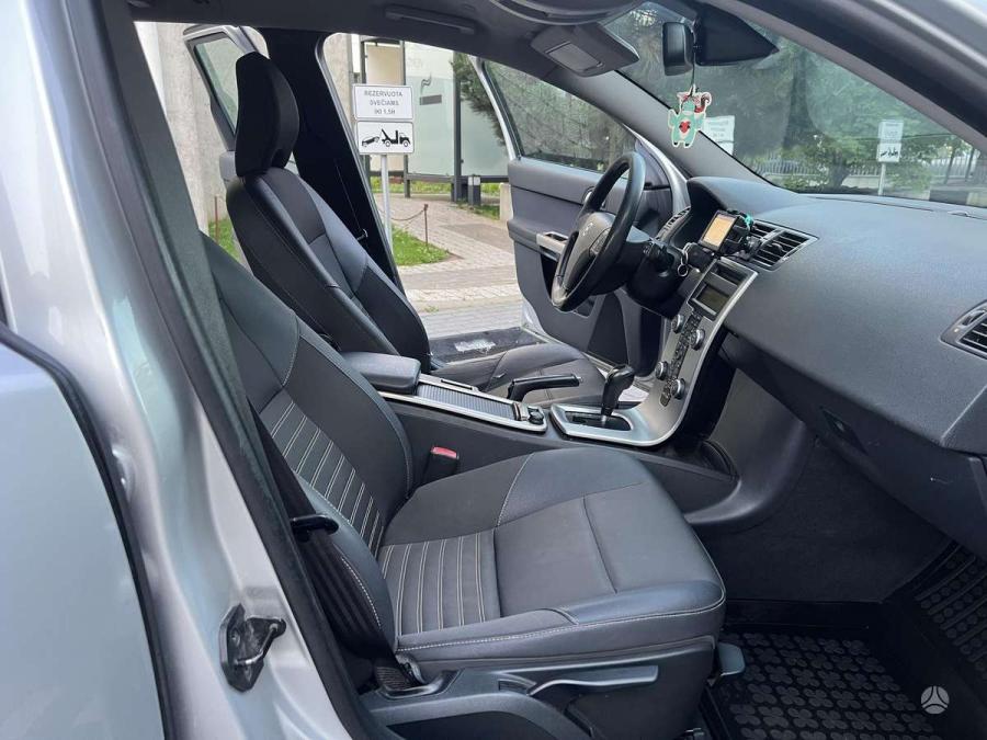 Pelēks Volvo V50 2010 Viļņa, ar dzinēja tilpumu 2.00 L un nobraukumu 340 tūkst. km par 2450 €, foto 35 vietnē AUTOMOTO.COM.LV