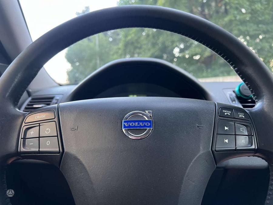 Pelēks Volvo V50 2010 Viļņa, ar dzinēja tilpumu 2.00 L un nobraukumu 340 tūkst. km par 2450 €, foto 38 vietnē AUTOMOTO.COM.LV