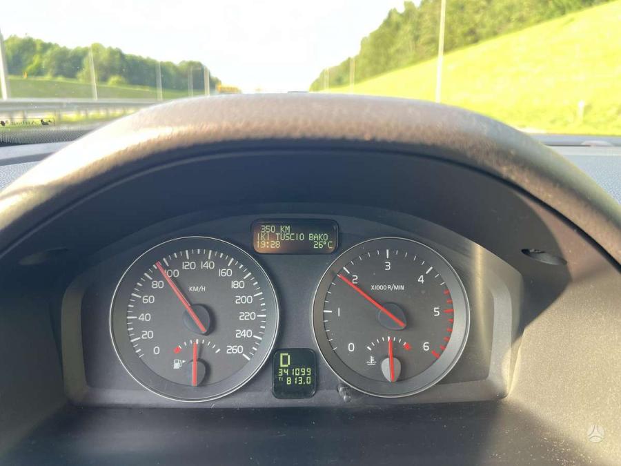 Pelēks Volvo V50 2010 Viļņa, ar dzinēja tilpumu 2.00 L un nobraukumu 340 tūkst. km par 2450 €, foto 43 vietnē AUTOMOTO.COM.LV