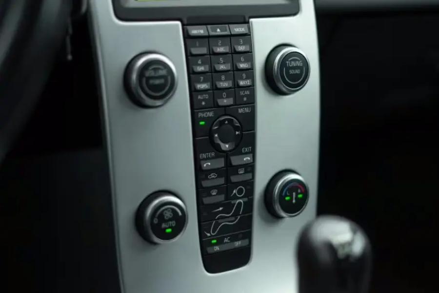 Pelēks Volvo V50 2010 Liepāja, ar dzinēja tilpumu 1.60 L un nobraukumu 339 tūkst. km par 4250 €, foto 21 vietnē AUTOMOTO.COM.LV