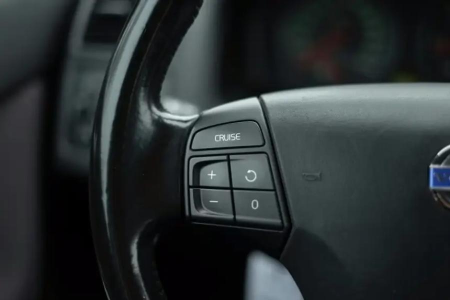 Pelēks Volvo V50 2010 Liepāja, ar dzinēja tilpumu 1.60 L un nobraukumu 339 tūkst. km par 4250 €, foto 33 vietnē AUTOMOTO.COM.LV