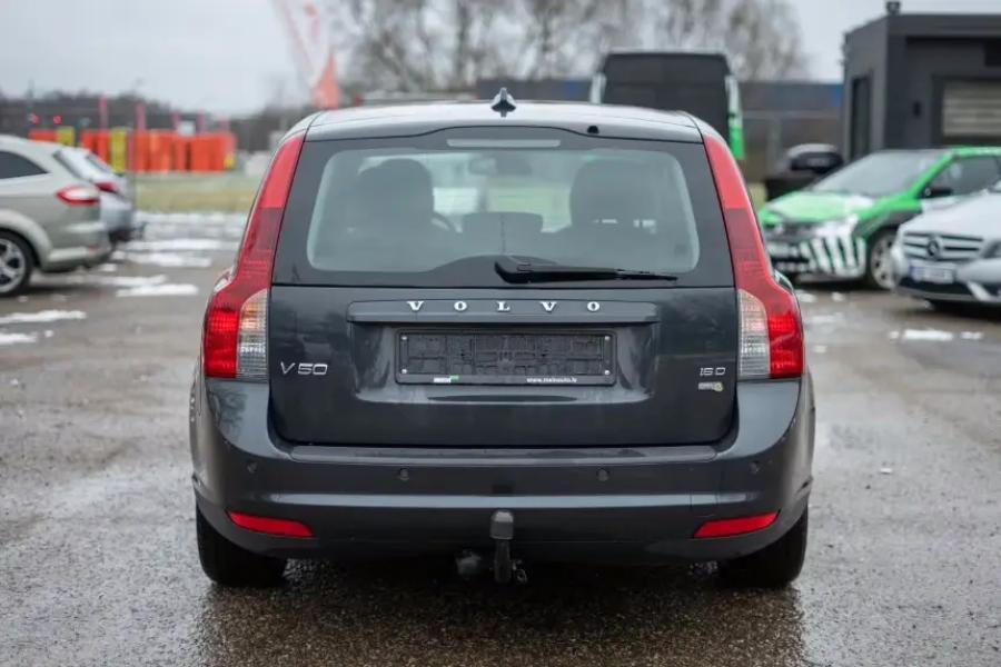 Pelēks Volvo V50 2010 Liepāja, ar dzinēja tilpumu 1.60 L un nobraukumu 339 tūkst. km par 4250 €, foto 4 vietnē AUTOMOTO.COM.LV