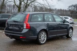 Pelēks Volvo V50 2010 Liepāja, ar dzinēja tilpumu 1.60 L un nobraukumu 339 tūkst. km par 4250 €, foto 5 vietnē AUTOMOTO.COM.LV