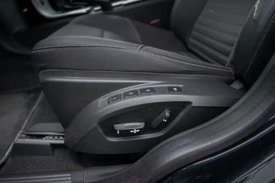 Pelēks Volvo V50 2010 Liepāja, ar dzinēja tilpumu 1.60 L un nobraukumu 339 tūkst. km par 4250 €, foto 37 vietnē AUTOMOTO.COM.LV