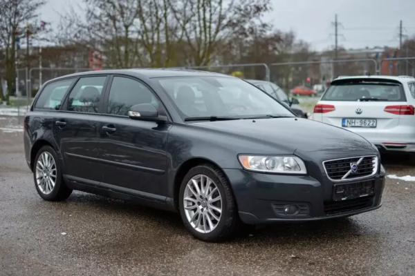 Pelēks Volvo V50 2010 Liepāja, ar dzinēja tilpumu 1.60 L un nobraukumu 339 tūkst. km par 4250 €, foto 5 vietnē AUTOMOTO.COM.LV