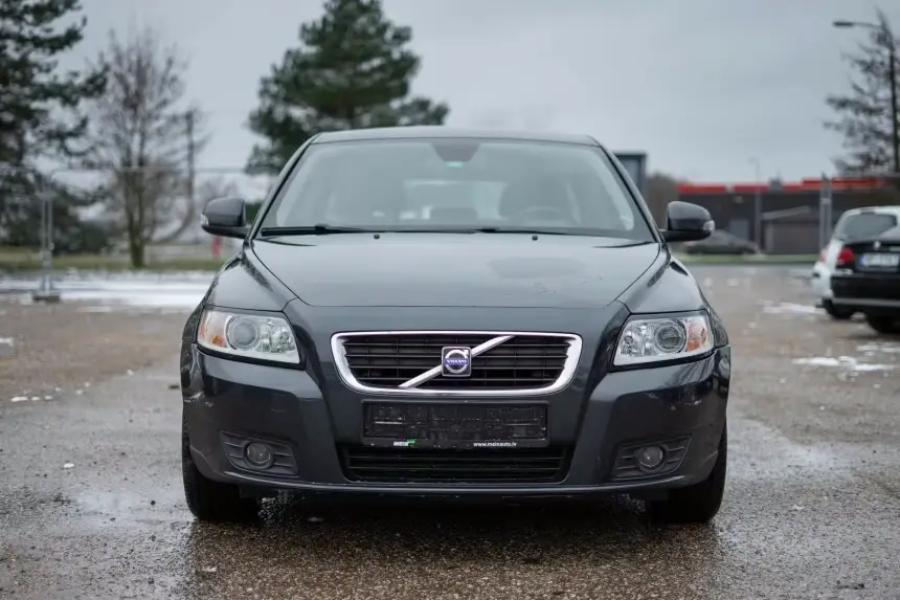 Pelēks Volvo V50 2010 Liepāja, ar dzinēja tilpumu 1.60 L un nobraukumu 339 tūkst. km par 4250 €, foto 7 vietnē AUTOMOTO.COM.LV