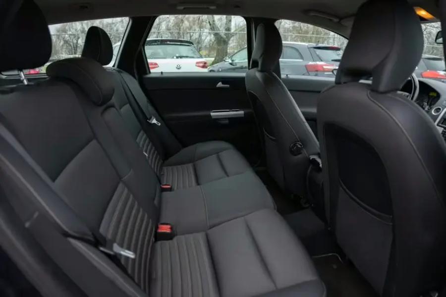 Pelēks Volvo V50 2010 Liepāja, ar dzinēja tilpumu 1.60 L un nobraukumu 339 tūkst. km par 4250 €, foto 14 vietnē AUTOMOTO.COM.LV