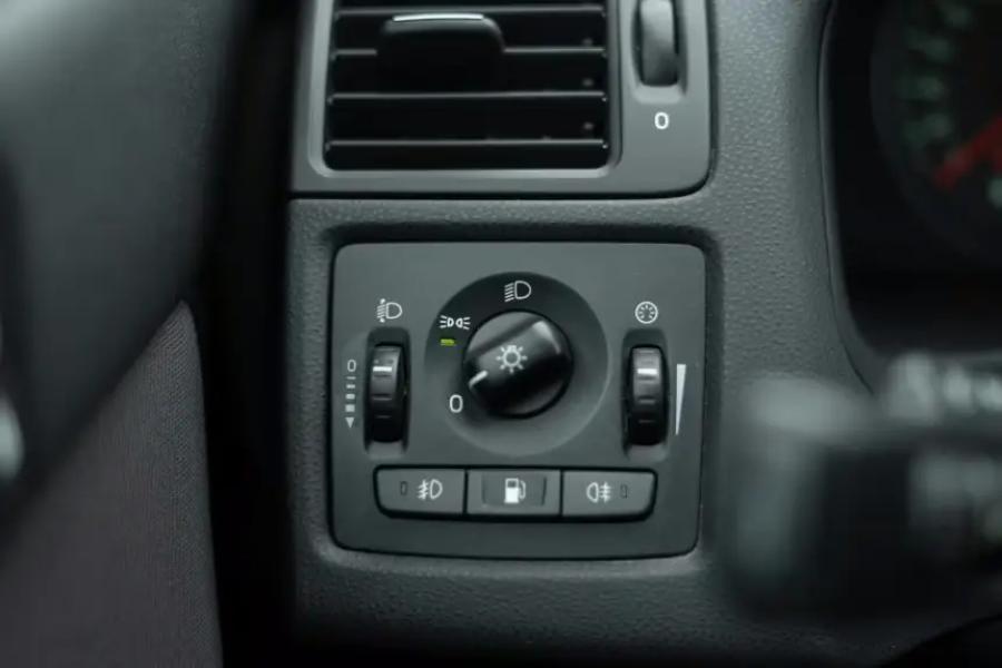 Pelēks Volvo V50 2010 Liepāja, ar dzinēja tilpumu 1.60 L un nobraukumu 339 tūkst. km par 4250 €, foto 30 vietnē AUTOMOTO.COM.LV