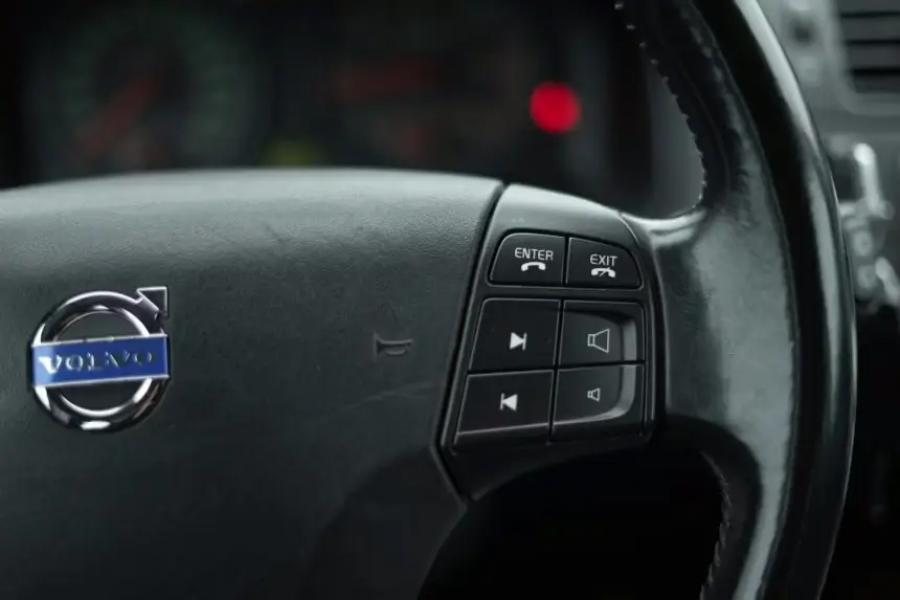 Pelēks Volvo V50 2010 Liepāja, ar dzinēja tilpumu 1.60 L un nobraukumu 339 tūkst. km par 4250 €, foto 36 vietnē AUTOMOTO.COM.LV