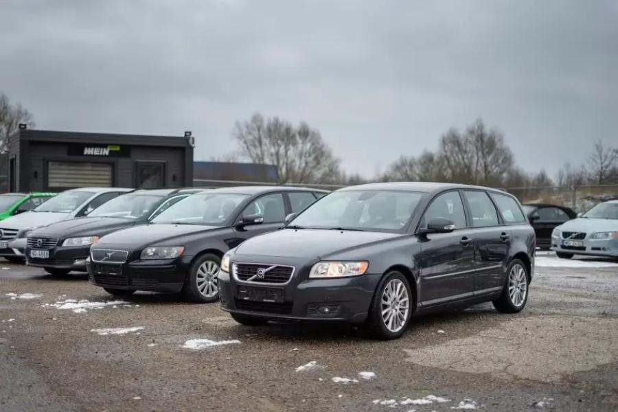 Pelēks Volvo V50 2010 Liepāja, ar dzinēja tilpumu 1.60 L un nobraukumu 339 tūkst. km par 4250 €, foto 56 vietnē AUTOMOTO.COM.LV