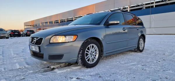 Pelēks Volvo V50 2010 Daugavpils, ar dzinēja tilpumu 1.60 L un nobraukumu 283 tūkst. km par 3500 €, foto 1 vietnē AUTOMOTO.COM.LV