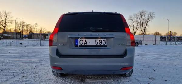 Pelēks Volvo V50 2010 Daugavpils, ar dzinēja tilpumu 1.60 L un nobraukumu 283 tūkst. km par 3500 €, foto 4 vietnē AUTOMOTO.COM.LV
