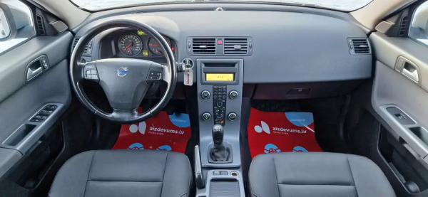 Pelēks Volvo V50 2010 Daugavpils, ar dzinēja tilpumu 1.60 L un nobraukumu 283 tūkst. km par 3500 €, foto 9 vietnē AUTOMOTO.COM.LV
