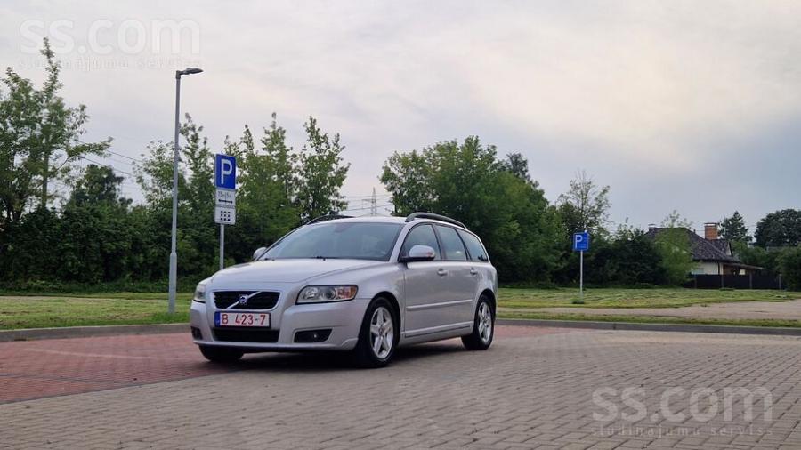 Grey Volvo V50 2010 in Jelgava, with an engine capacity of 1.60 L and mileage of 357 thousand km for 1950 €, photo 3 on AUTOMOTO.COM.LV