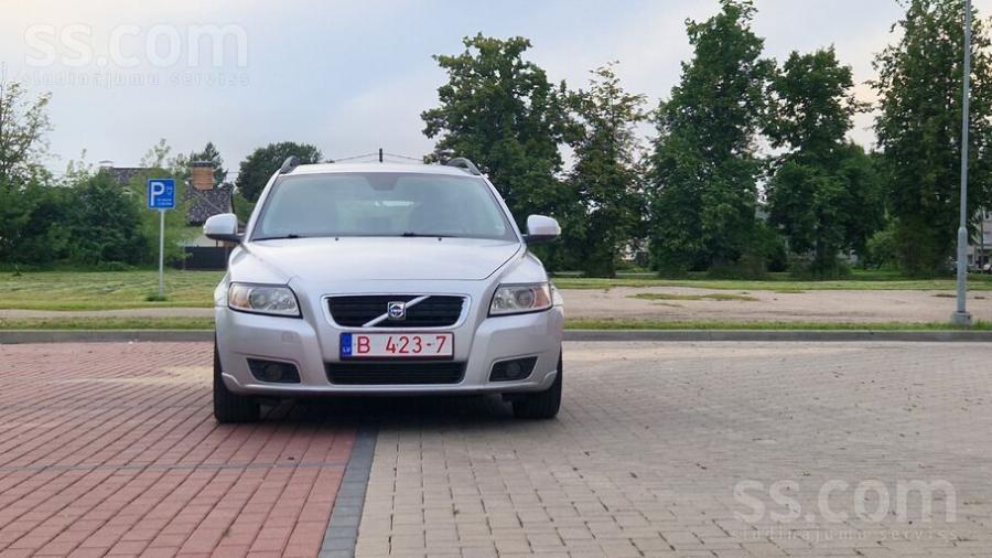 Grey Volvo V50 2010 in Jelgava, with an engine capacity of 1.60 L and mileage of 357 thousand km for 1950 €, photo 5 on AUTOMOTO.COM.LV