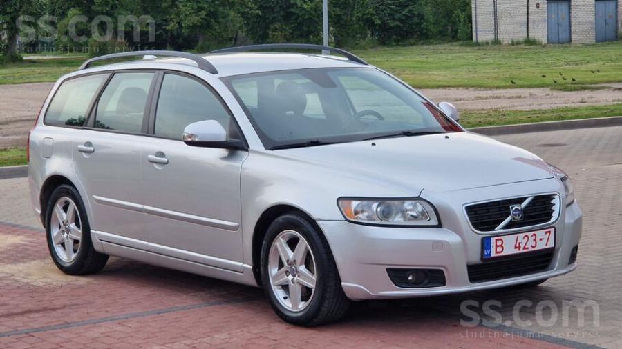 Grey Volvo V50 2010 in Jelgava, with an engine capacity of 1.60 L and mileage of 357 thousand km for 1950 €, photo 7 on AUTOMOTO.COM.LV