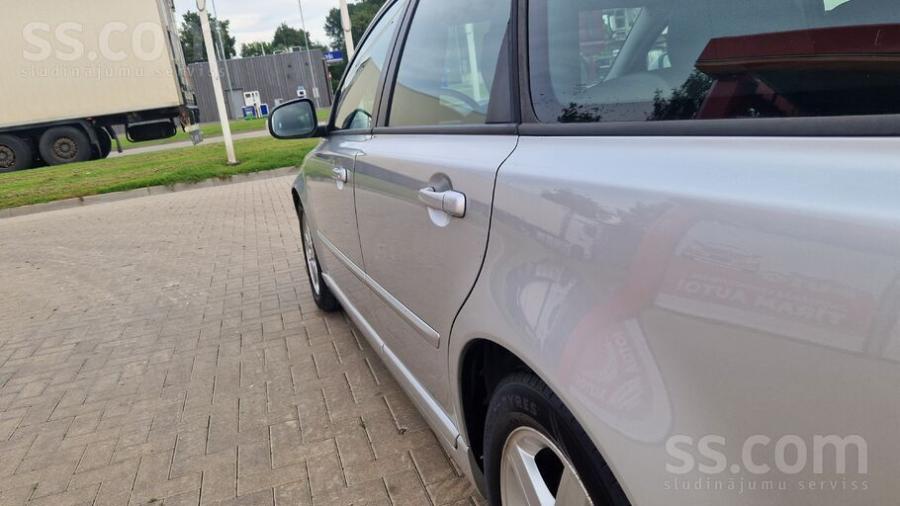 Grey Volvo V50 2010 in Jelgava, with an engine capacity of 1.60 L and mileage of 357 thousand km for 1950 €, photo 18 on AUTOMOTO.COM.LV